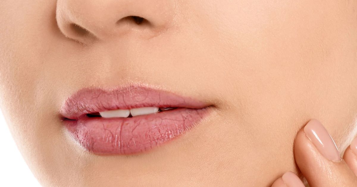 Step-by-Step Guide to Choosing Lip Balm for Dry Lips