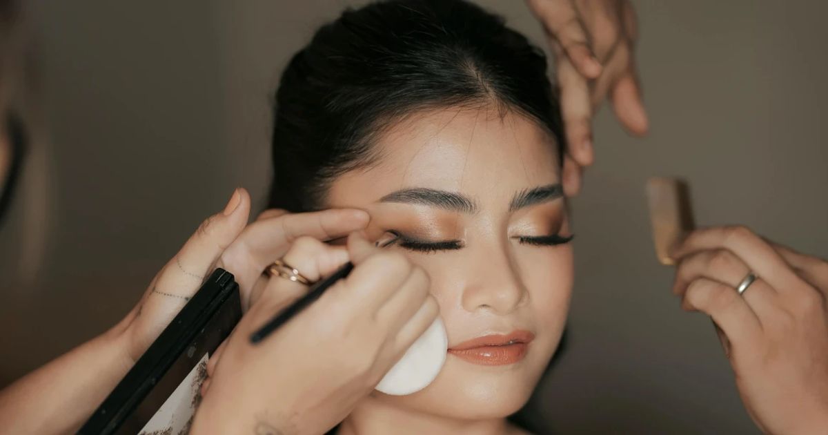 How to Brighten Your Eyes Naturally Without Makeup