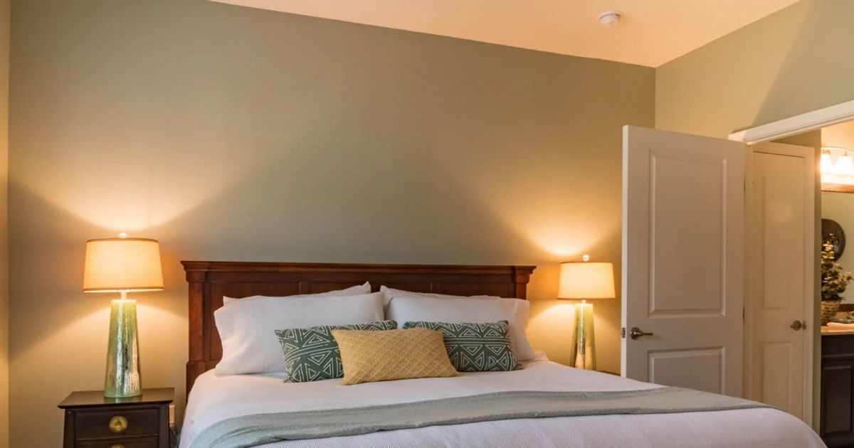 How to Master Bedroom Paint Two Colors: A Step-by-Step Tutorial